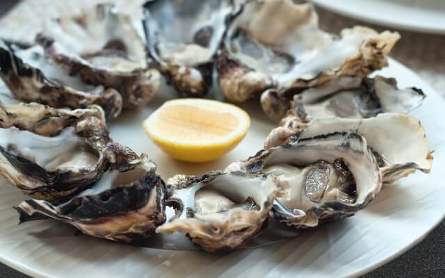 Seppie con funghi gallinacci - La cuoca a domicilio